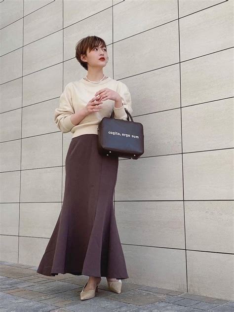 白スウェットのレディースコーデおすすめ30選♪春秋冬の大人の着こなし 4meee