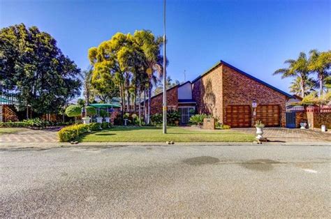 Houses For Sale In Van Riebeeck Park