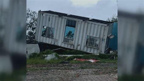 海葵兩度登陸台灣 釀過百傷、26萬戶停電 【now新聞台】風暴海葵兩度登陸台灣，為 多個縣市帶來狂風暴雨，造成過百人受傷、超過26萬戶一度停電
