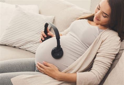 دراسة حديثة تكشف غناء الأم الحامل يساعد جنينها على الكلام جفرا نيوز