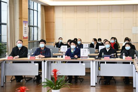 浙江省政协主席黄莉新一行莅临海宁“潮乡智造”政协委员会客厅考察调研 鸿翔集团