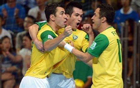Falcão e Neto disputam o prêmio Futsal Planet de melhor do mundo globoesporte