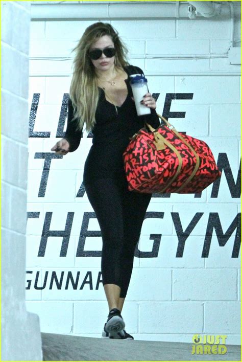 Photo Kylie Jenner Flaunts Her Curves In Skin Tight Dress 33 Photo
