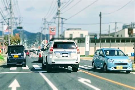 右折待ちをしている間に信号が赤に このまま右折すると違反になるのか 赤信号 原動機付自転車 信号