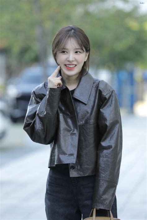 걸그룹 레더자켓 입은 레드벨벳 웬디