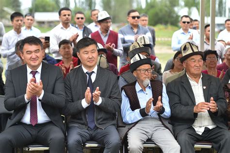 Акылбек Жапаров мектептин курулушуна капсула салды жана Ысык Ата районундагы ичүүчү суу менен