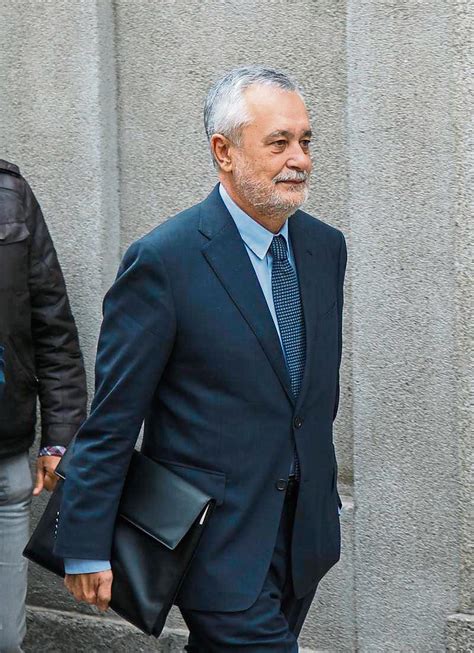 Griñán evita entrar hoy en la cárcel a falta del informe forense sobre
