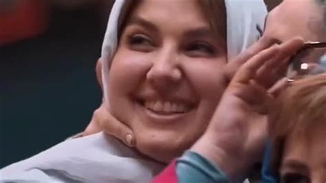 لحظه خندیدن گلوریا هاردی و گرفتن کارت قرمز و حذف او توسط احسانوکز فیلیمو ویدیوهای بیشتر در