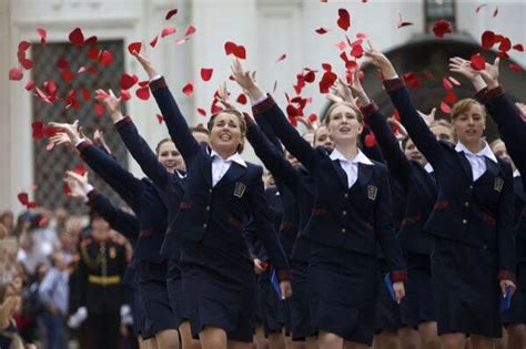 Дэлхийн улс орнууд хичээлийн шинэ жилээ хэрхэн угтдаг вэ