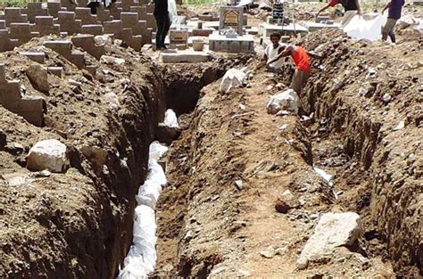 تجدد الشكوك حول إعدام مختطفين في السجون دفن جماعي لجثث مجهولة في معقل