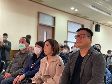 柯文哲偕學姊宜蘭開講 麻吉粉絲湧至爭拍合照【影音新聞】 葛瑪蘭新聞網