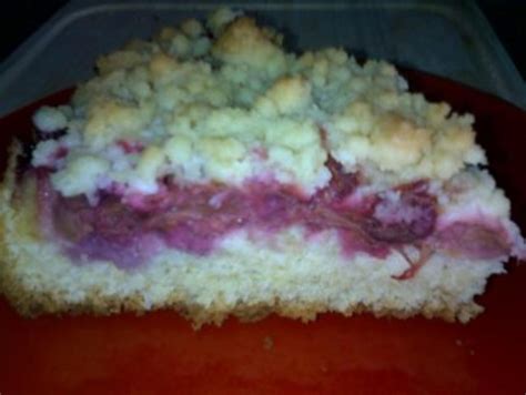 Himbeer Rhabarber Rührkuchen mit Streusel Rezept kochbar de