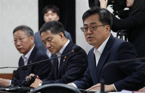 韓경제 허리 30~40대 취업자 역대 최장기 급감노인 취업자↑