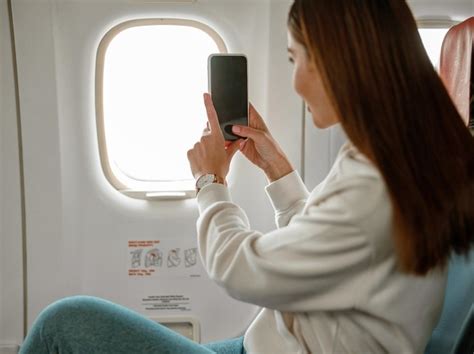 自称“有名インスタグラマーの女”が「放送禁止用語」を連呼して飛行機を降りる Frontrow