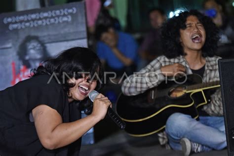 Pembacaan Puisi Karya Wiji Thukul Antara Foto