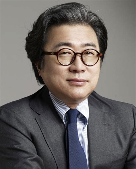 흘러내린 삼성 주가 이재용 밀어내고 주식부자 1위 된 이 남자