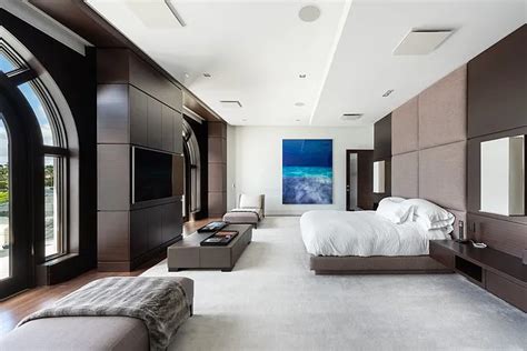 17 6 Million Luxurious Waterfront Mansion In Miami Beach