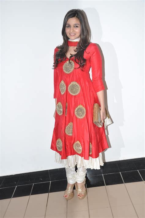 Alia Bhatts Feet Toes And Soles Hd Pictures Barefoot