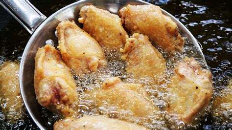 ปีกไก่ทอดซอสน้ำปลา ปีกไก่ทอดซอสน้ำปลา ส่วนผสม ปีกกลางไก่ 400 กรัม