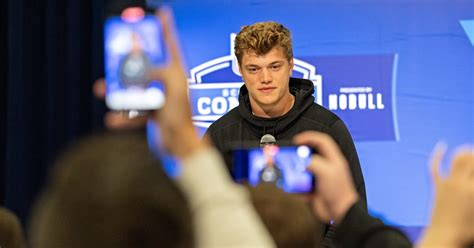 Cbs Sports Predicts Outcome Of Vikings Qb Competition