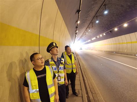 路产管护二大队、养护科联合高交、执法开展对隧道的专项检查 四川成德南高速公路有限责任公司