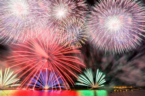嘉義縣「東石海之夏」閉幕煙火驚艷登場 煙火規格比照國慶等級 為海之夏系列活動劃下完美句點！ 台灣華報