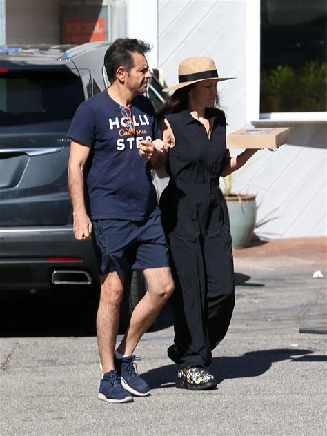 El Paseo De Bradley Cooper Y Su Hija Lea La Romántica Salida De Karlie