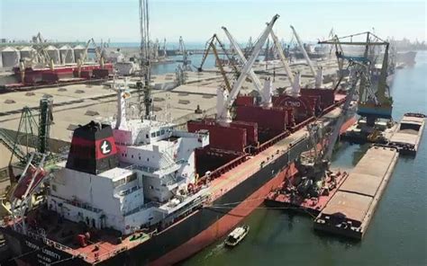 Unde a dus nepăsarea statului în Portul Constanța Navele așteaptă cu