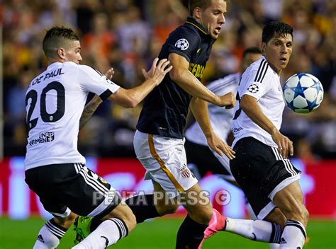 포토 Uefa챔스 발렌시아 Vs As 모나코 15집중마크당하는 마리오 파샬리치