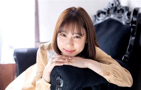 Обои Model Woman Sofa Pretty Japanese Yuuri Adachi картинки на