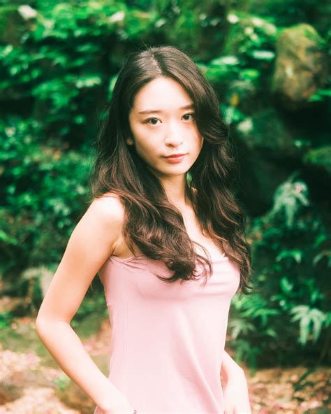 吳岱凌 幸福，不一定是轟轟烈烈的驚喜， 更多時候，是每個微小瞬間，你剛好都在。 有時候，那種感覺會悄悄定格在快門落下的那一秒， 無聲