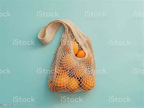 青い背景に果物を持つメッシュバッグ廃棄物ゼロ エコバッグのストックフォトや画像を多数ご用意 エコバッグ オーガニック カフェ