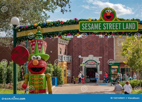 Top View Of Elmo Statue At Busch Gardens 48 Editorial Photo 216237751