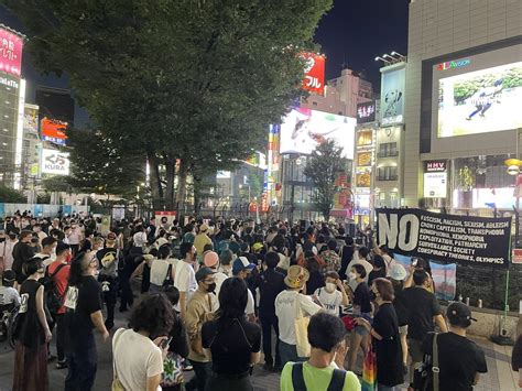 新宿駅前で無許可ライブか 人だかりができ密状態「そりゃ感染者減らないよ」 まとめダネ！