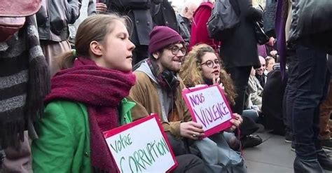 Vidéo Manifestation à Paris contre la corruption des élus politiques