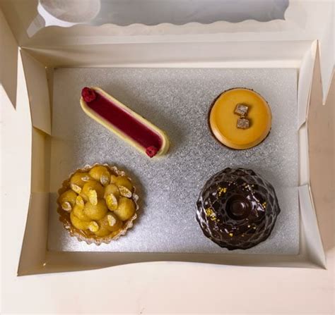 Petit Gâteaux Selection By Sil Patisserie