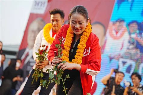 ประวัติ แพทองธาร ชินวัตร แคนดิเดตนายกฯ ลุยหาเสียงเลือกตั้ง 66 ทั้งที่