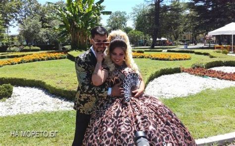 Младоженци от Ямбол атракция на плажа в Бургас