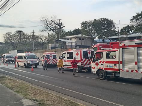 Colisión De 5 Carros Deja Una Persona Atrapada En Heredia