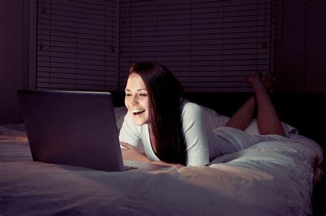 Social Media Is More Tempting Than Sex And Cigarettes Chatelaine