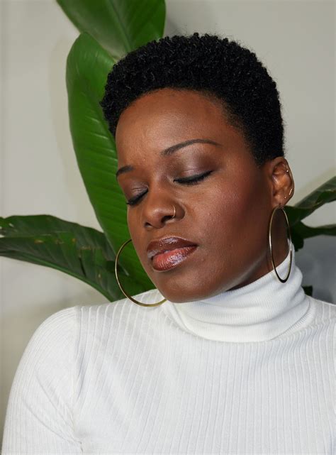 Minimal Makeup Look For Any Occasion The Glamorous Gleam