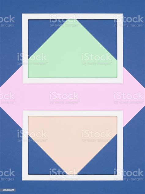 추상적인 기하학적 블루 핑크 그린 종이 평면 배경 하다 빈 그림 프레임을 모의 미니 기하학과 대칭 템플릿 0명에 대한 스톡 사진
