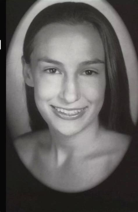 زن رکورددار خالکوبی در جهان، ۹۹۹۸ درصد بدنش را خالکوبی کرده است از پوست سر تا چشم و لثه