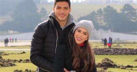 Ex Club América Raúl Jiménez Y Daniela Basso Debutan Como Papás Nació