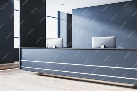 밝은 콘크리트 사무실 로비 인테리어 리셉션 데스크 및 컴퓨터 도시 전망과 낮빛을 가진 나무 바닥 창 대기 구역 개념 3d 렌더링 프리미엄 사진