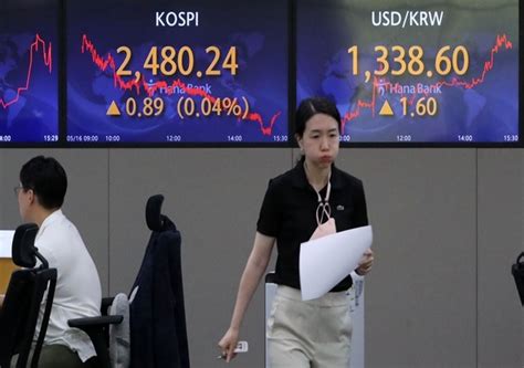 중국 경제 지표 부진 영향원·달러 환율 13386원 마감 경제 기사 더팩트