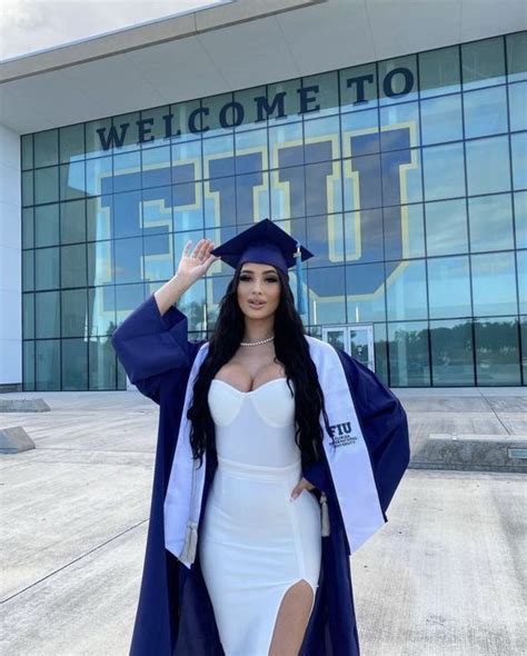Graduation Outfit Ideas Black Women Graduation Photography Poses