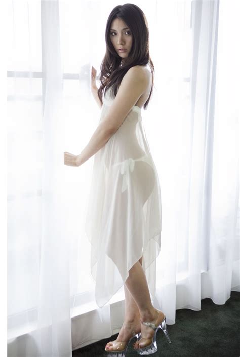Sayaka Akimoto Photobook