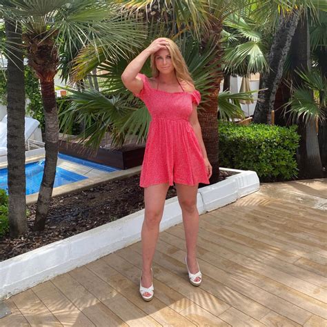 Julia Helbich Summer Dream 🥰💃 Actress Tv Tvhost