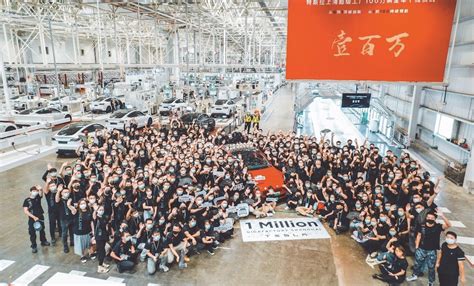 特斯拉上海超级工厂第 100 万辆整车下线，刷新行业纪录 极客公园
